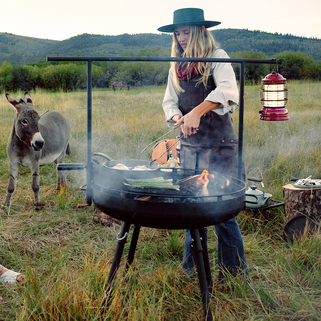 Cowboy Fire Pit Grill – Barebones