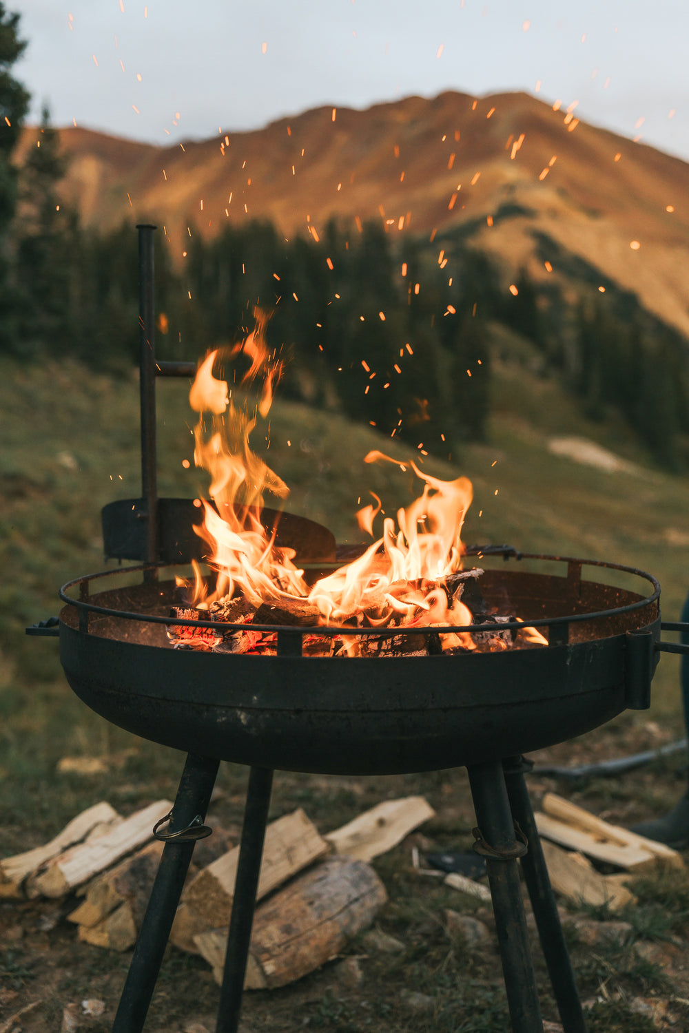Cowboy Fire Pit Grill – Barebones